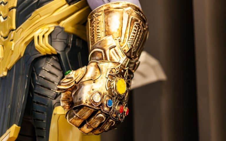 Hela vs. Thanos (With and Without Gauntlet) - FandomFevers